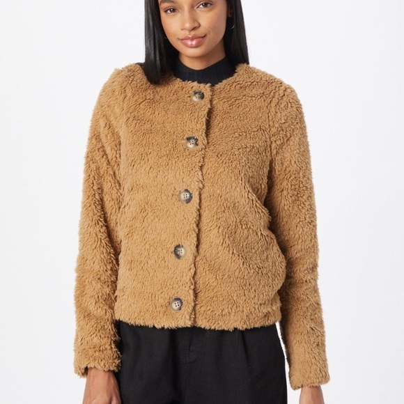 Vero Moda | Jackets & Coats | Nwt Vero Moda Amanda Tan Short Faux Fur ...